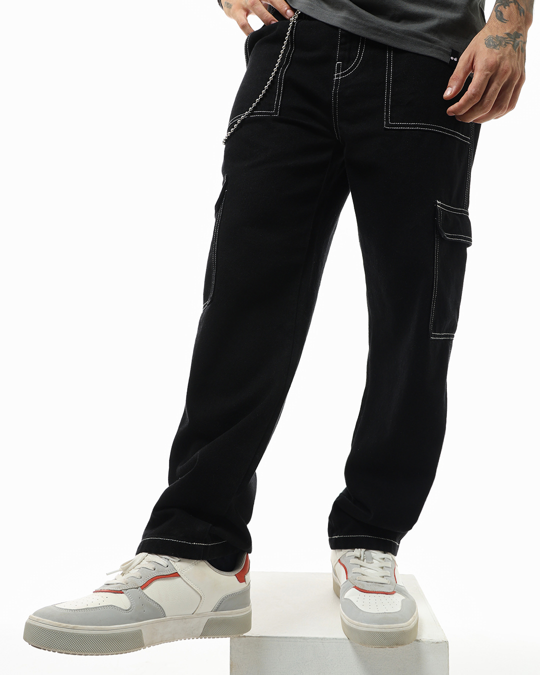 Buy Men's Black Baggy Cargo Jeans Online at Bewakoof