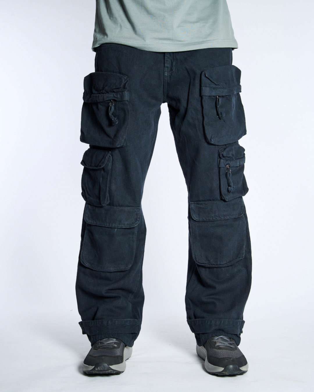 Buy Men's Black Cargo Pants Online at Bewakoof