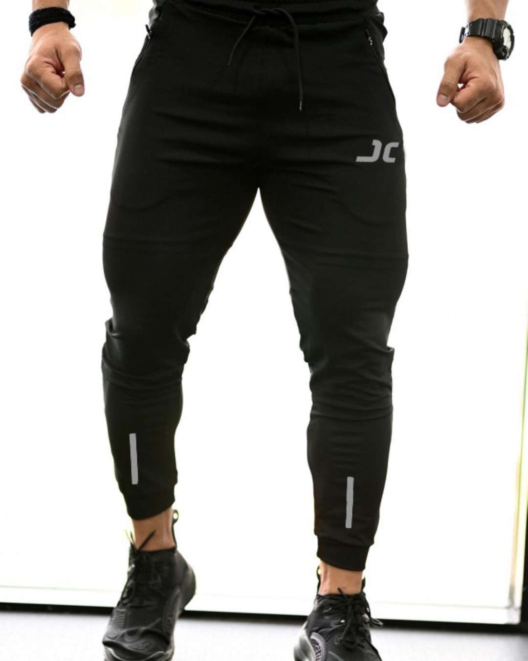 Buy Men's Black Slim Fit Joggers Online at Bewakoof