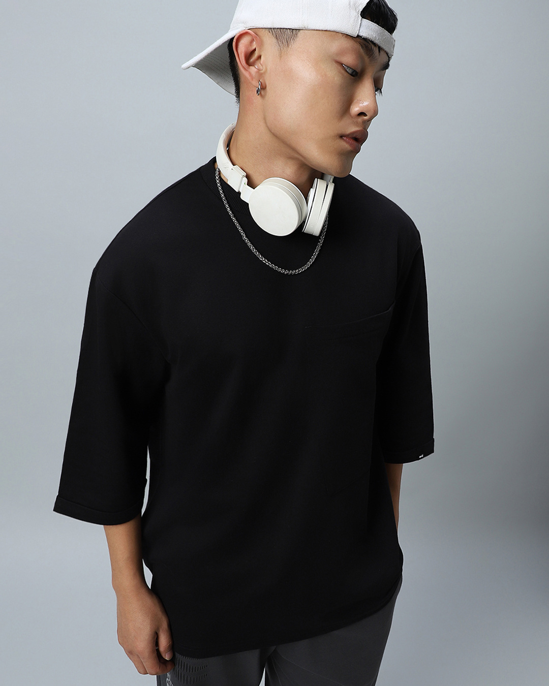 Buy Men's Black Super Loose Fit T-shirt Online at Bewakoof