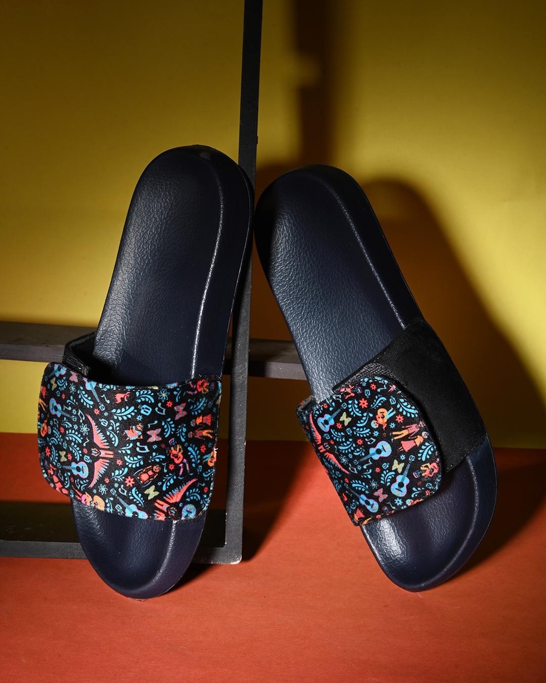 Buy Men's Blue Guitar Printed Adjustable Strap Sliders Online in India ...