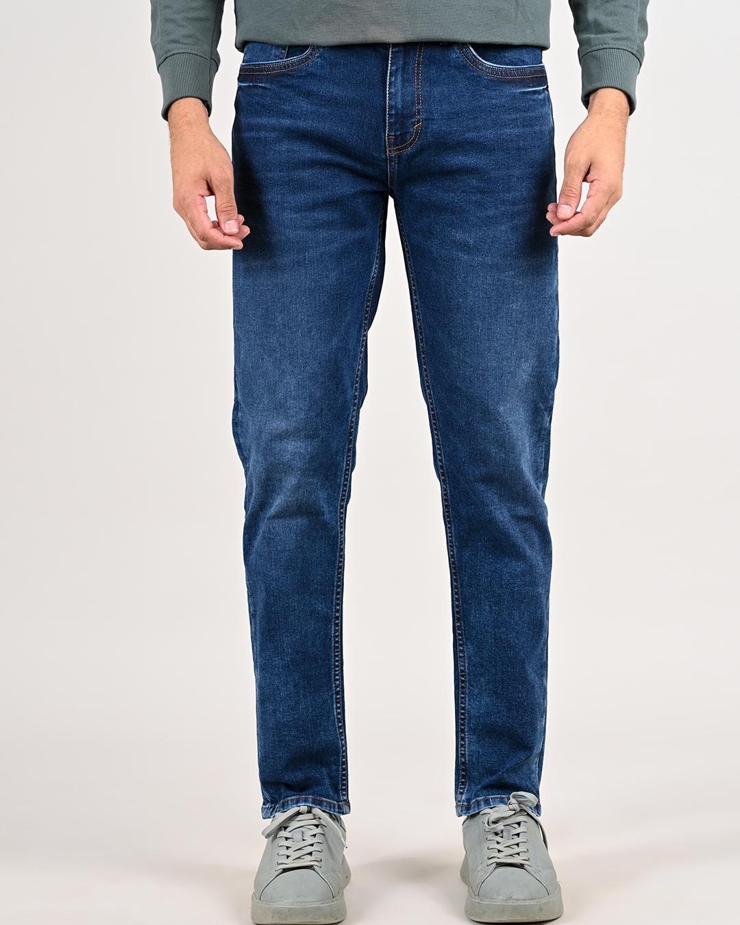 Buy Men's Blue Washed Tapered Fit Jeans Online at Bewakoof