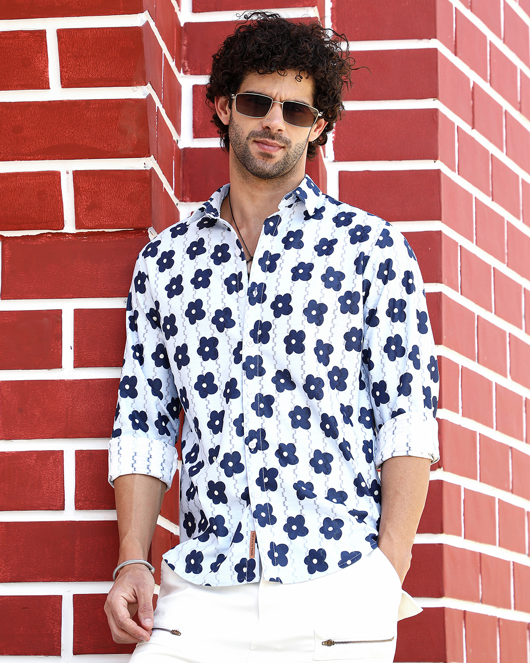 Buy Men's Daisy White & Indigo Blue Floral Printed Shirt Online at Bewakoof