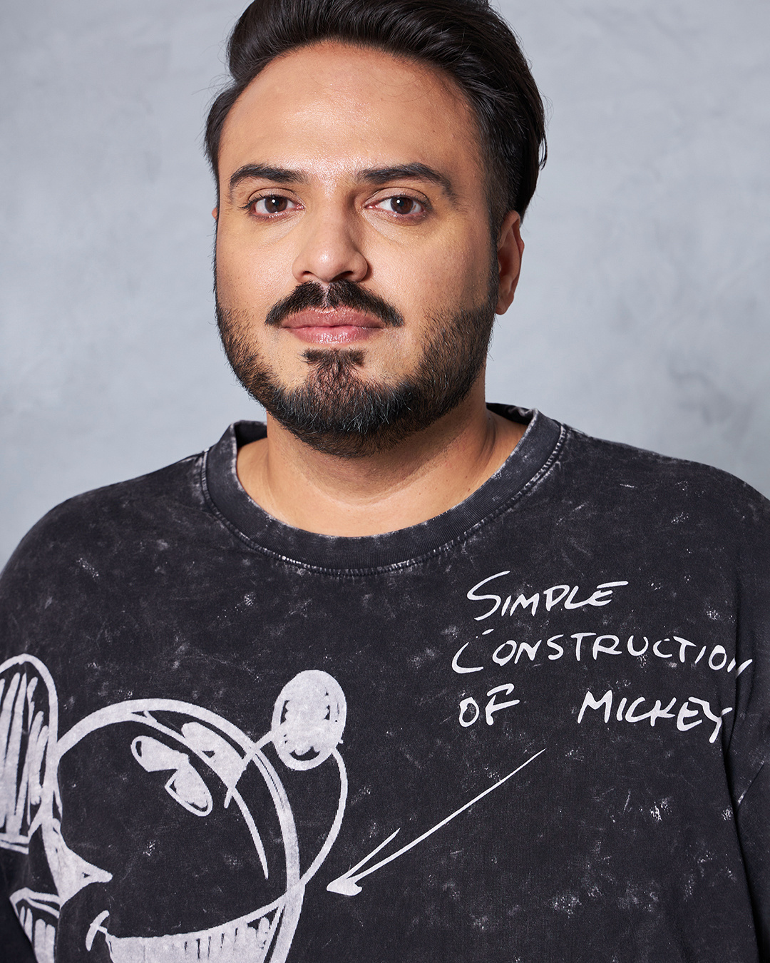 Buy Men's Dark Grey Mickey Smiling Graphic Printed Oversized Plus Size T-shirt Online at Bewakoof