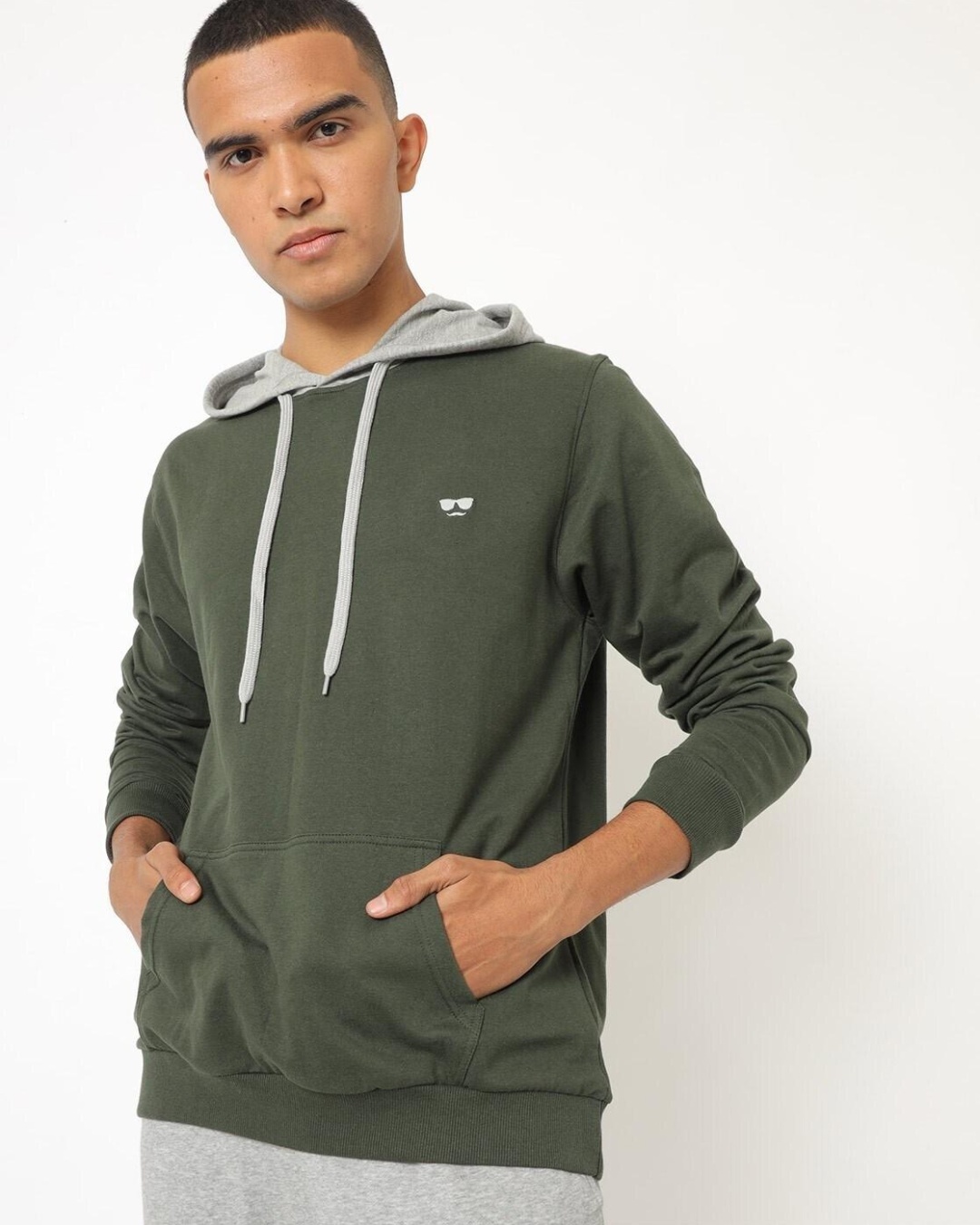 Buy Men's Green kangaroo Pockets Hoodie Online at Bewakoof