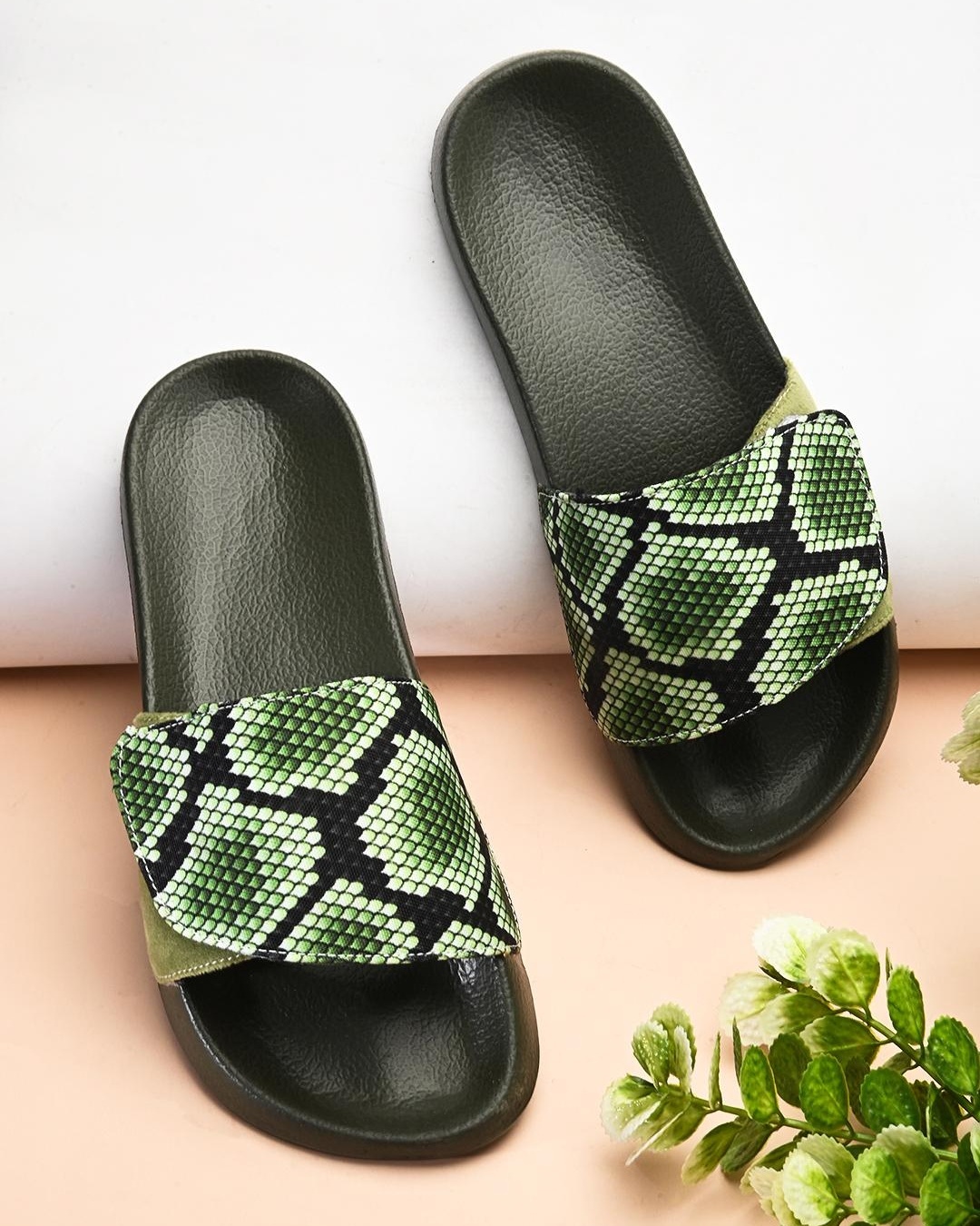 Buy Men's Green Snake Printed Adjustable Strap Sliders Online in India ...