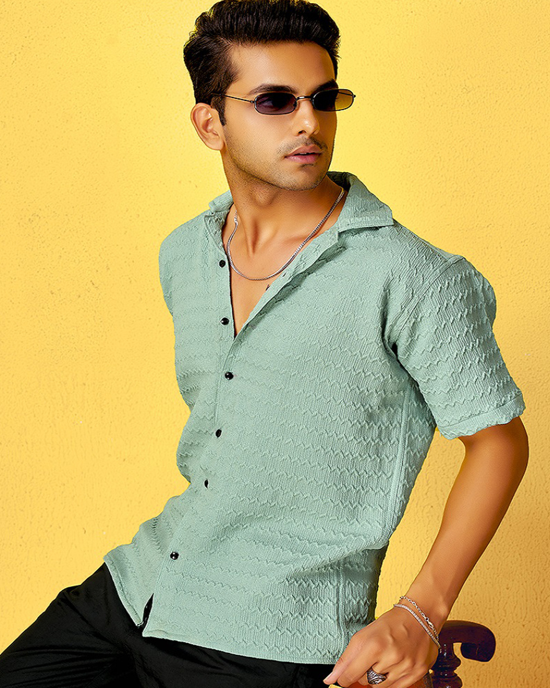 Buy Men's Green Textured Relaxed Fit Shirt Online at Bewakoof