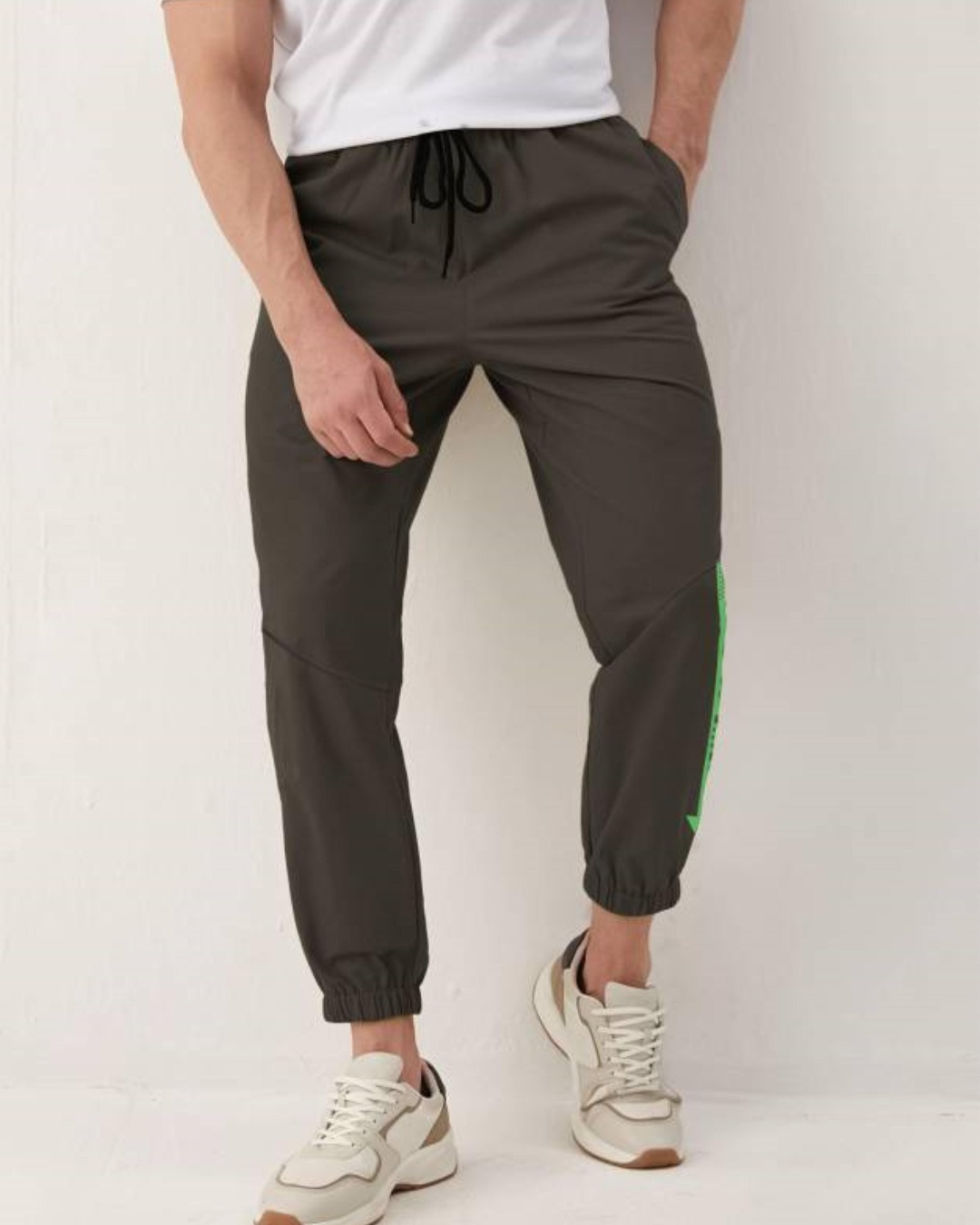 Buy Men's Grey Active Gear Typography Slim Fit Joggers Online at Bewakoof