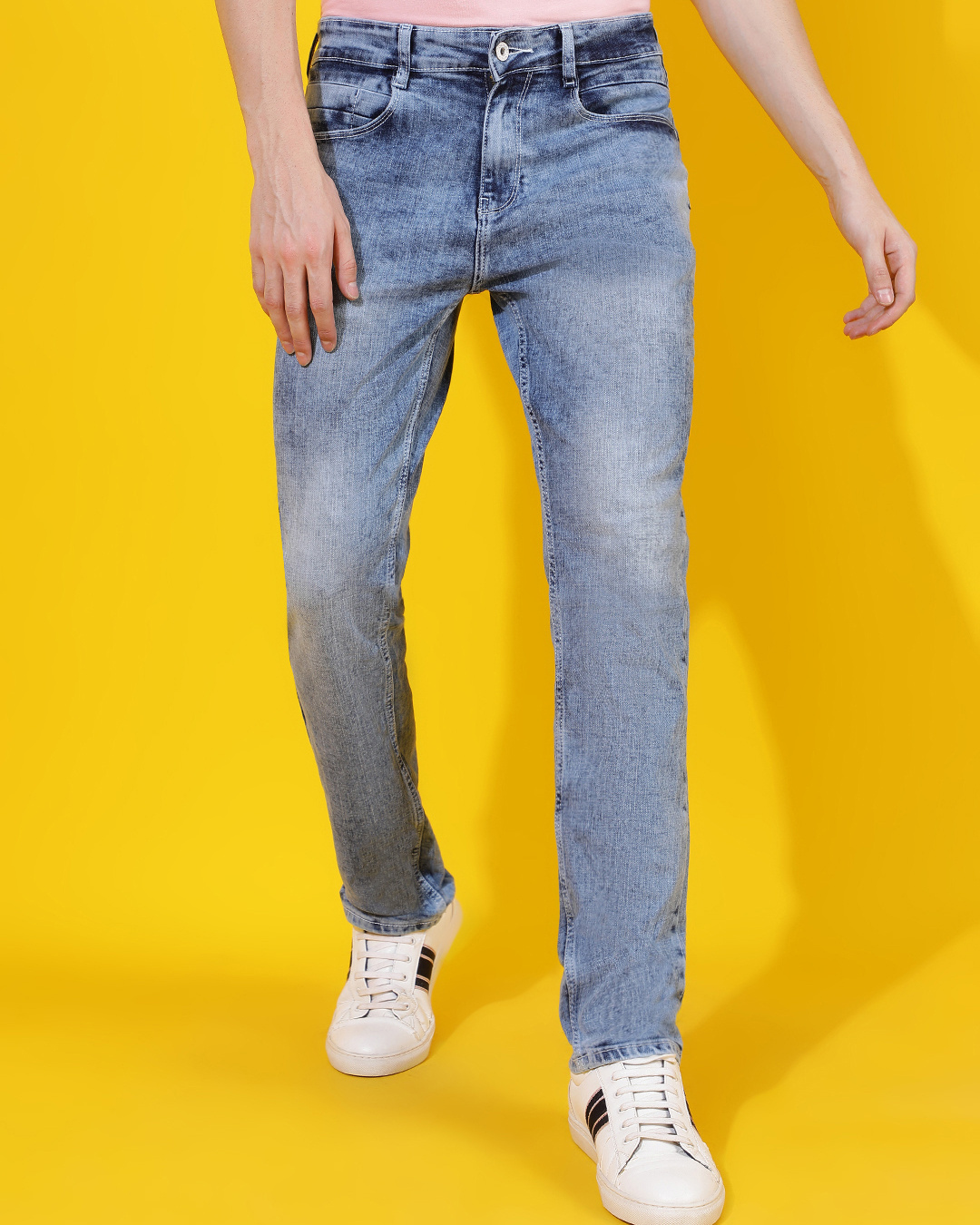Buy Men's Light Blue Washed Slim Fit Jeans Online at Bewakoof