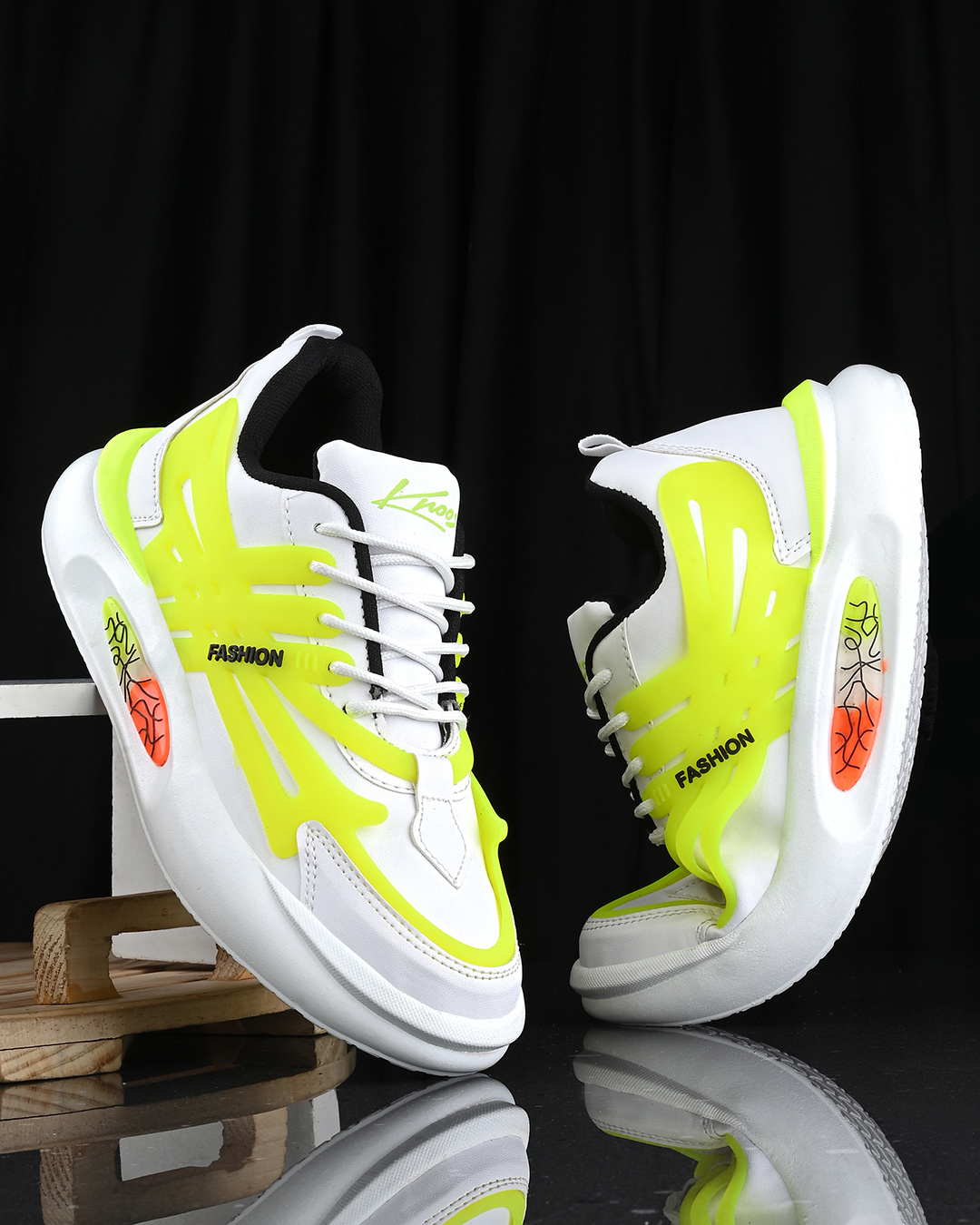 Buy Men's White & Green Fully Flexible Color Block Sneakers Online in ...