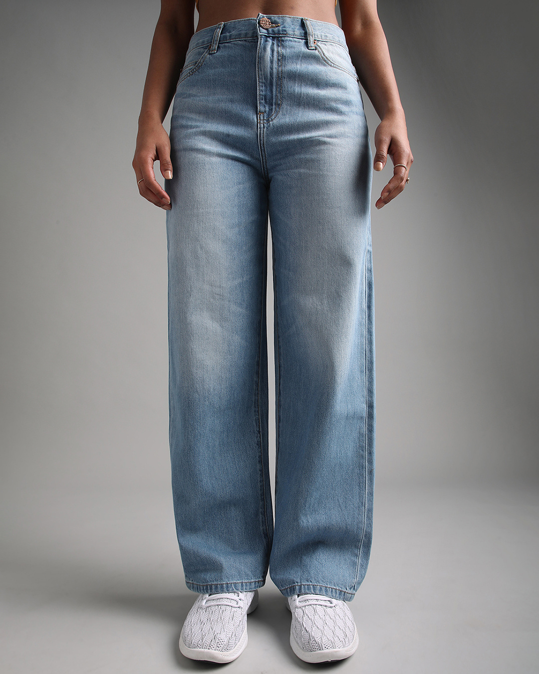Buy Women's Blue Washed Relaxed Fit Jeans Online at Bewakoof