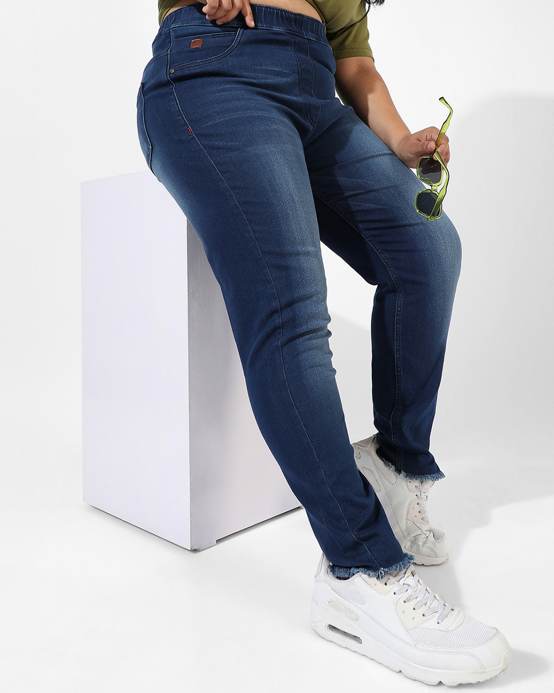 Buy Women's Blue Washed Slim Fit Plus Size Jeans Online at Bewakoof