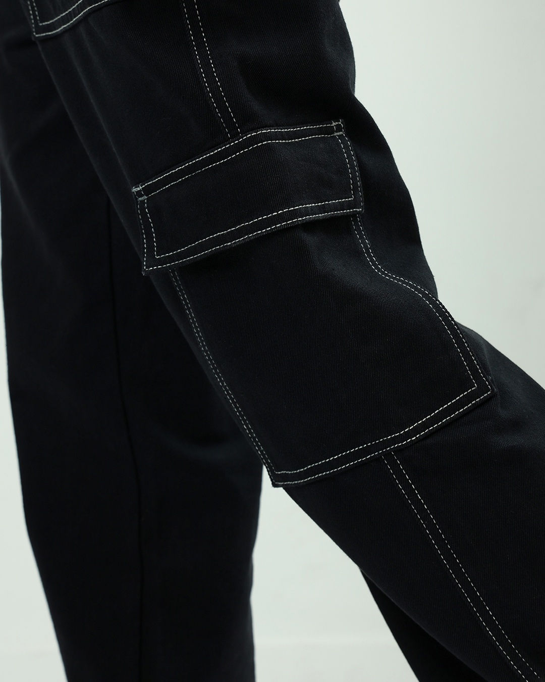 Buy Men's Black Baggy Cargo Jeans Online at Bewakoof