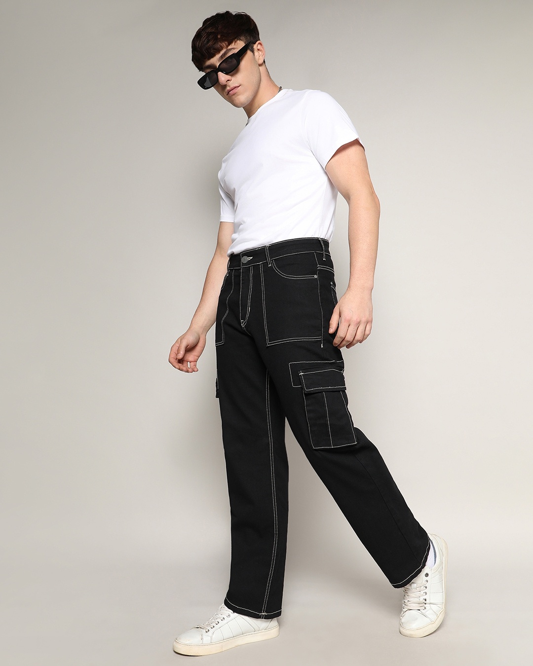 Buy Men's Black Relaxed Fit Cargo Jeans Online at Bewakoof