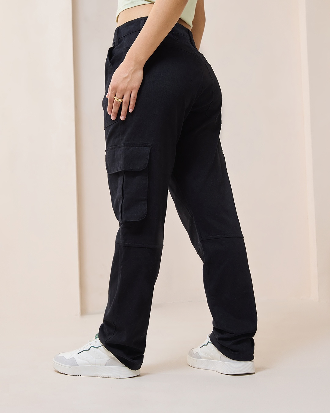 Buy Women's Black Straight Cargo Pants Online at Bewakoof